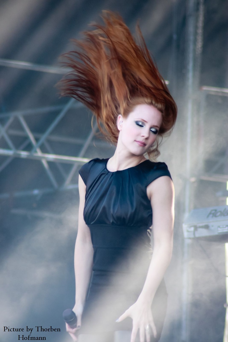 Simone Simons picture