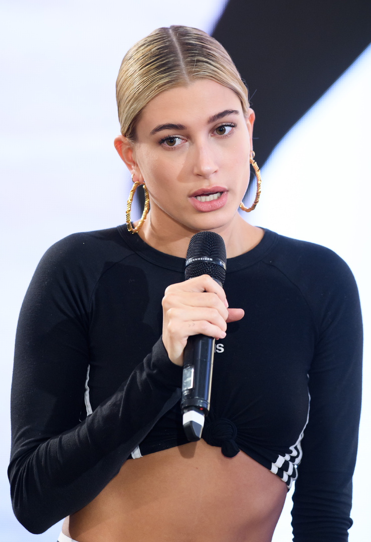 Hailey Baldwin picture