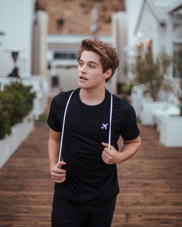 Picture of Froy Gutierrez