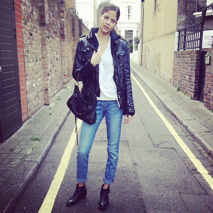Nell Robinson image