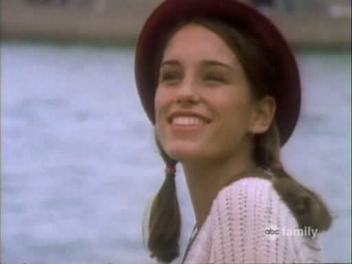 Kimberly Hart (Amy Jo Johnson) image