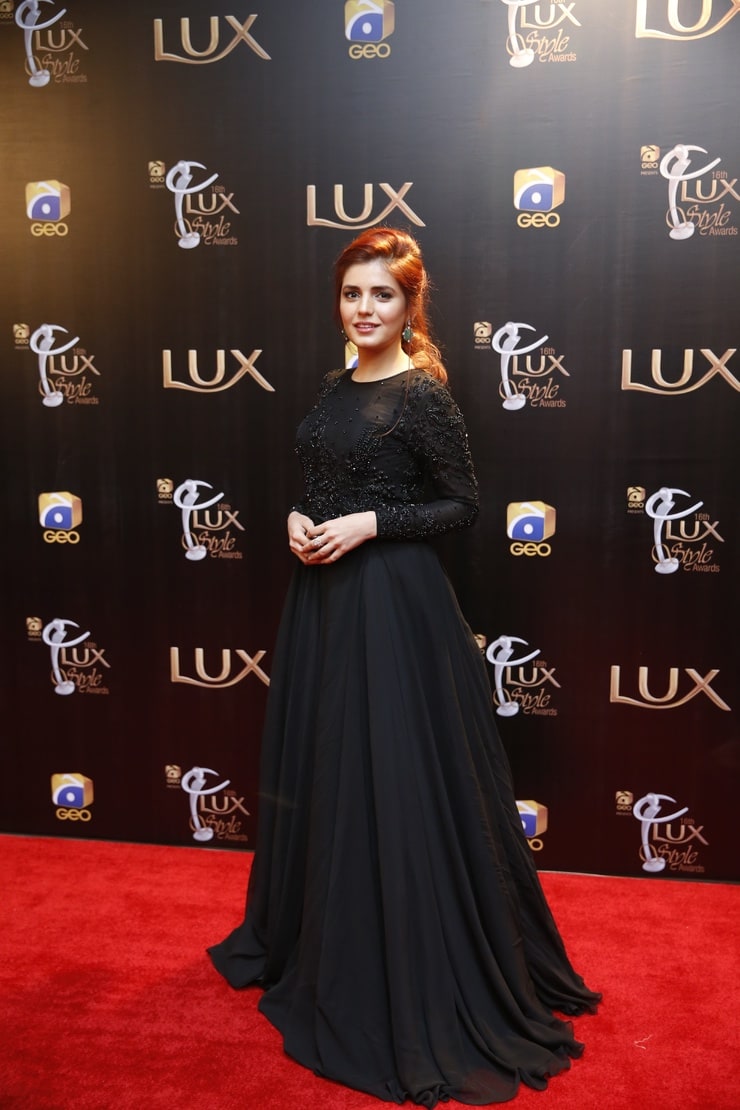 Picture of Momina Mustehsan