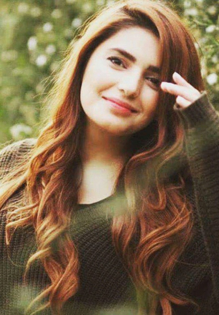 Picture of Momina Mustehsan