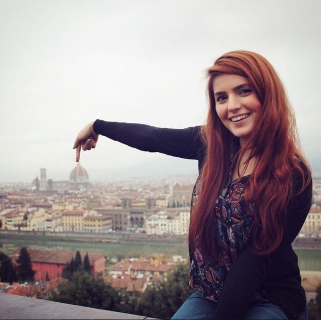 Momina Mustehsan picture