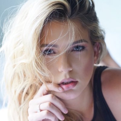 Danielle Stratton image