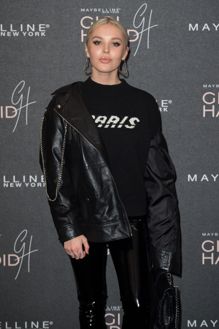 Picture of Betsy blue english