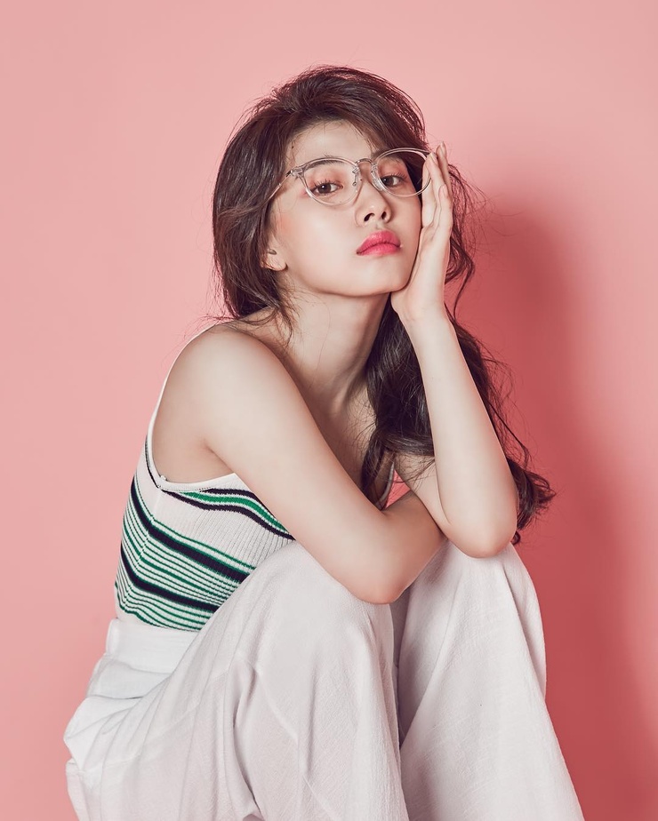 Picture of Shin Se-Hwi