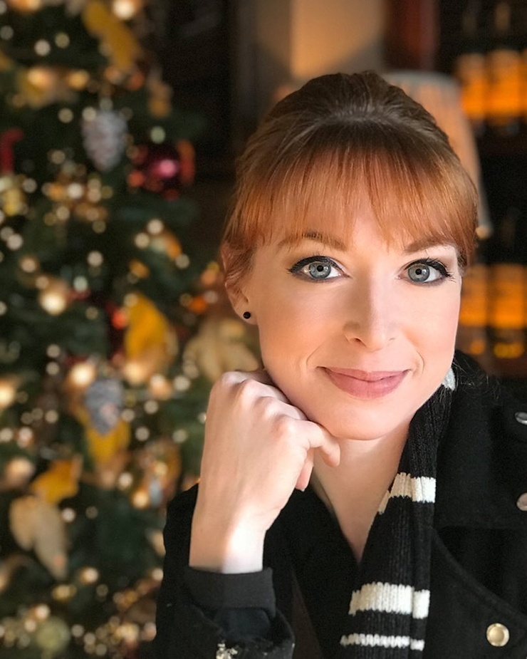 Picture of Lisa Foiles
