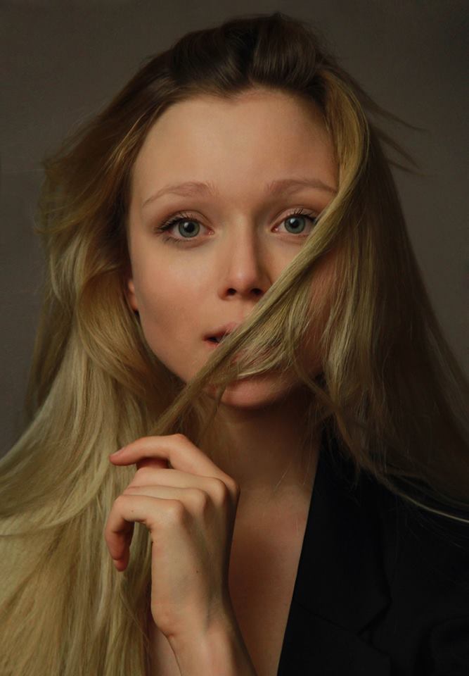 Ivanna Sakhno picture