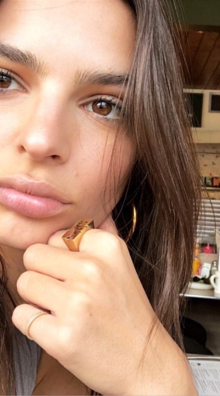 Picture of Emily Ratajkowski