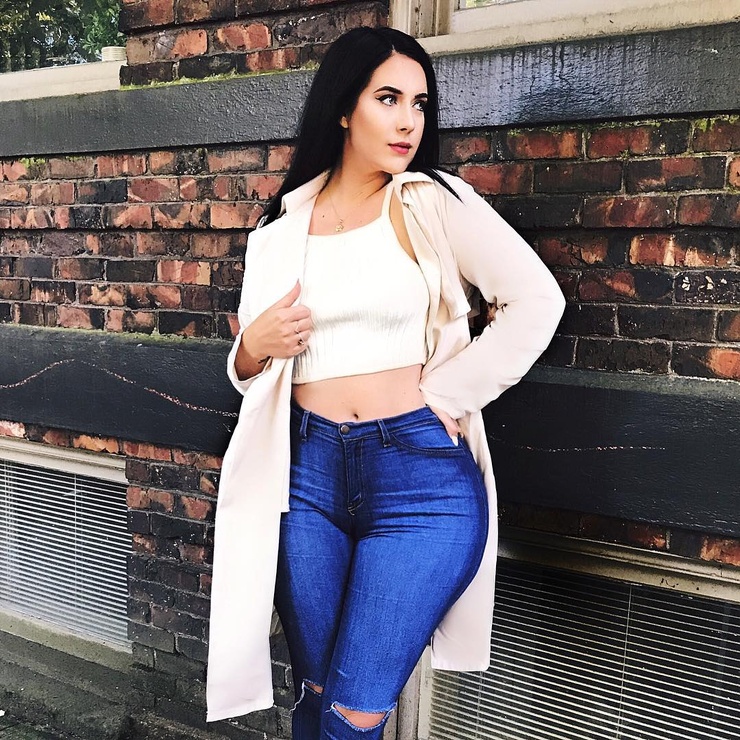 Picture of Holly Luyah