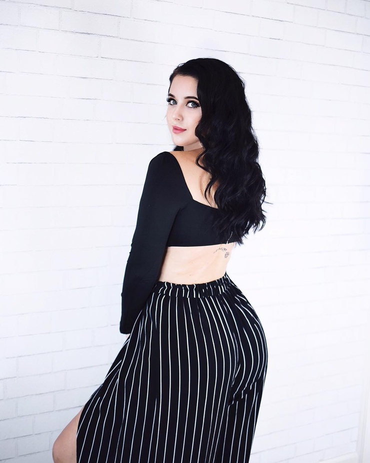 Picture of Holly Luyah