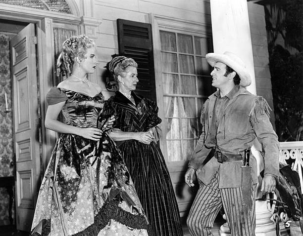 Jeanne Moody, Lillian Bronson, Scott Forbes