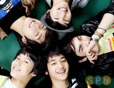 SHINee image