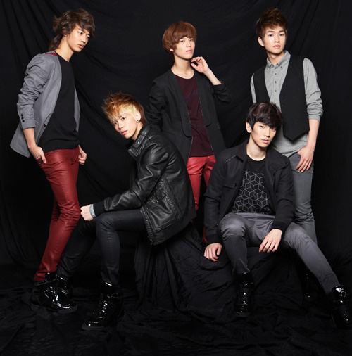 SHINee image