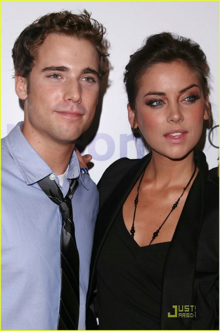 Picture of Dustin Milligan