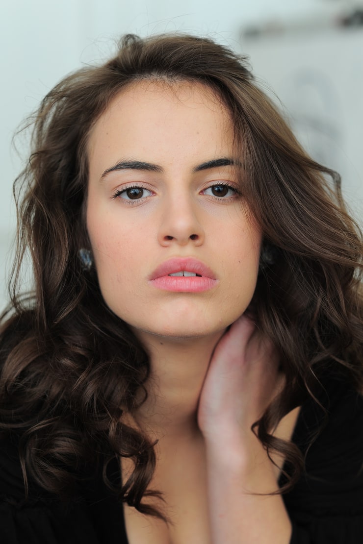 Angela Curri image