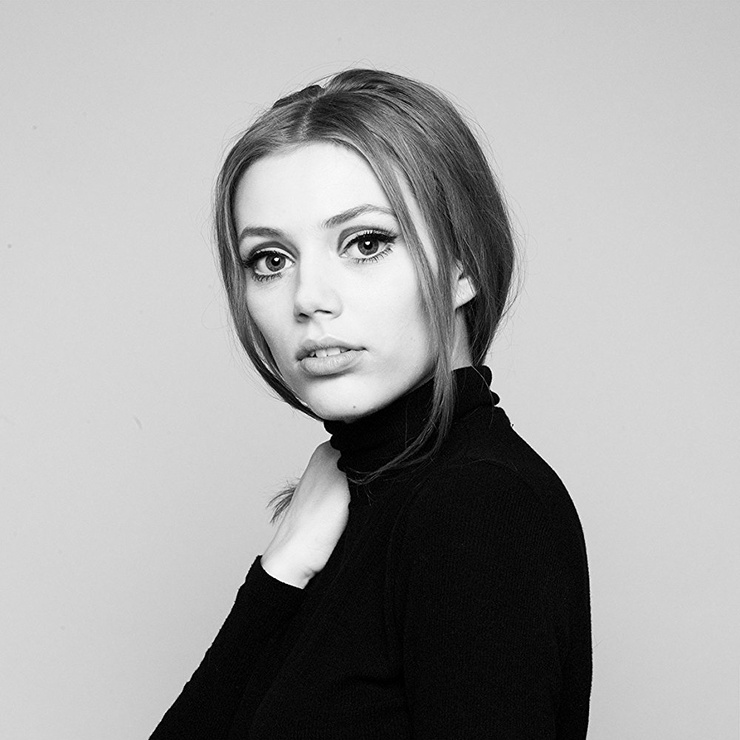 Picture of Grace Van Dien