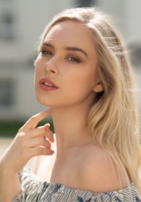 Emma Bellomy image