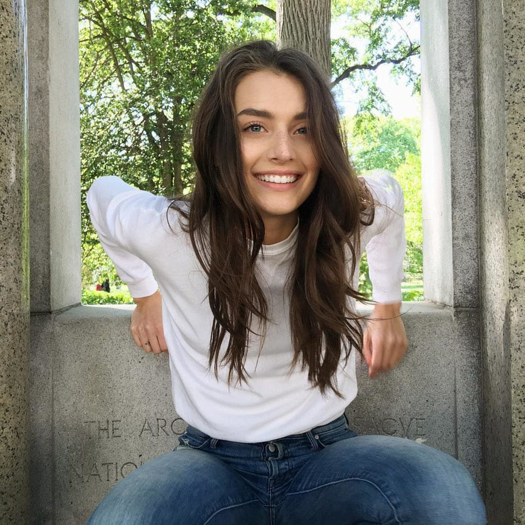 Image of Jessica Clements