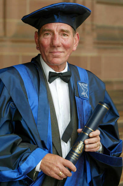 Pete Postlethwaite