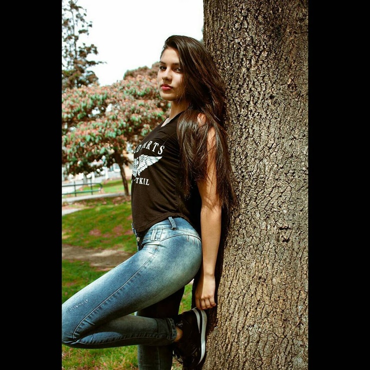 Angela Bonilla image