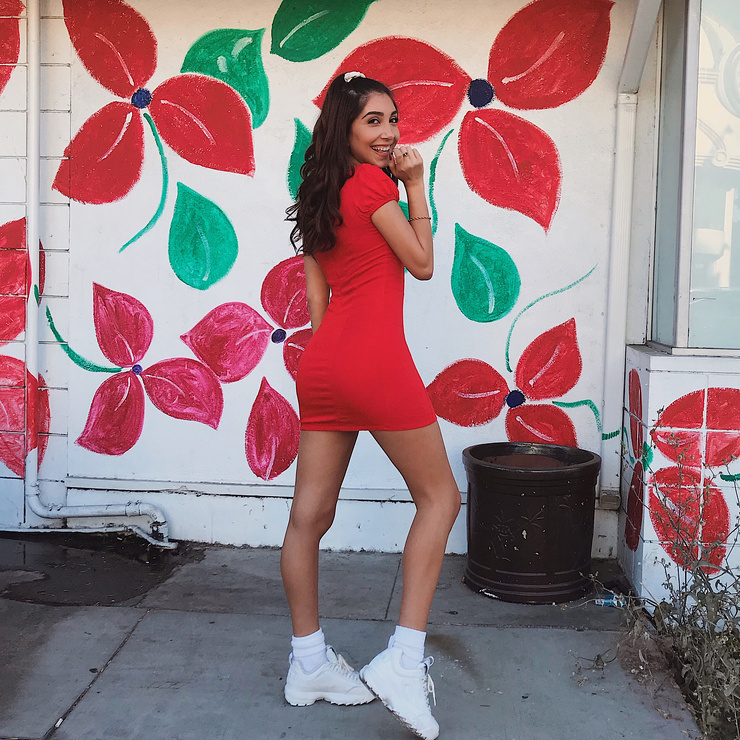 Jennessa Rose picture