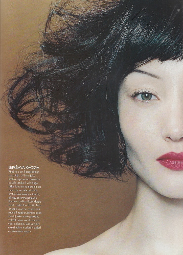 Elle Croatia December 2002