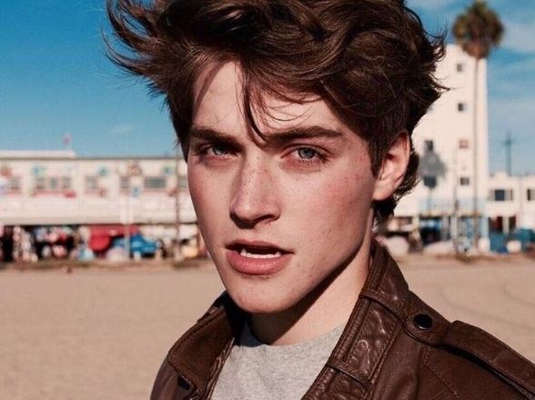 Picture of Froy Gutierrez