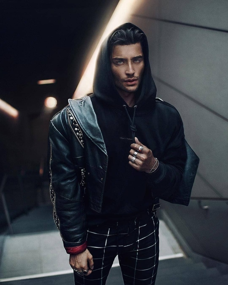 Picture of Toni Mahfud