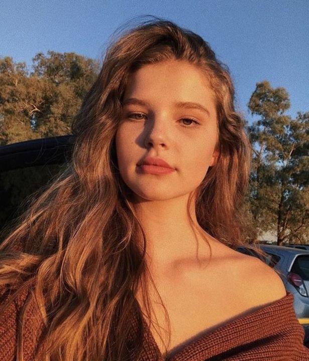 Picture of Ellie Thumann