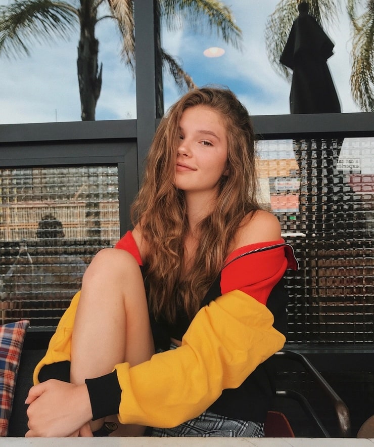 Image of Ellie Thumann