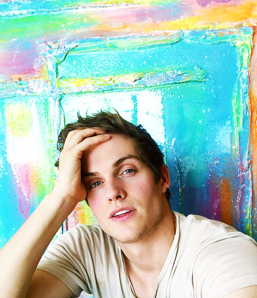 Daniel Sharman picture