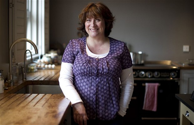 Caroline Quentin image