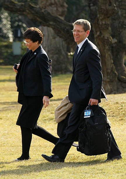 Valerie Jarrett, Jay Carney