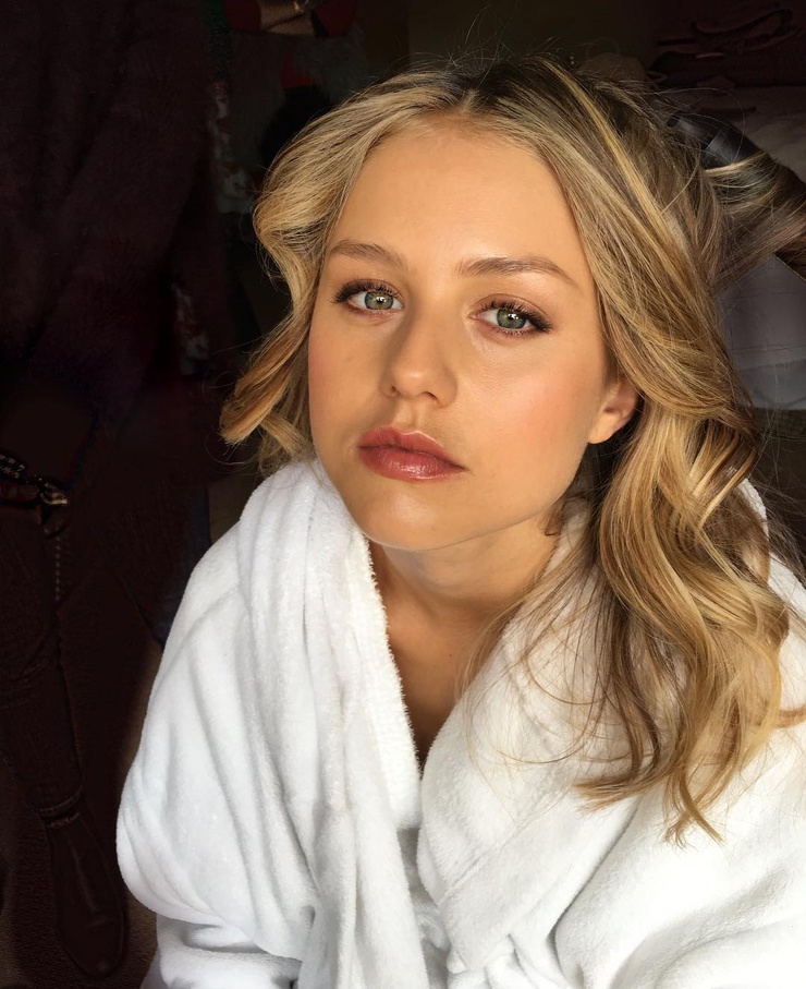 Isabelle Cornish image