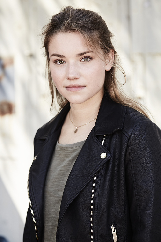 Carolin Garnier image