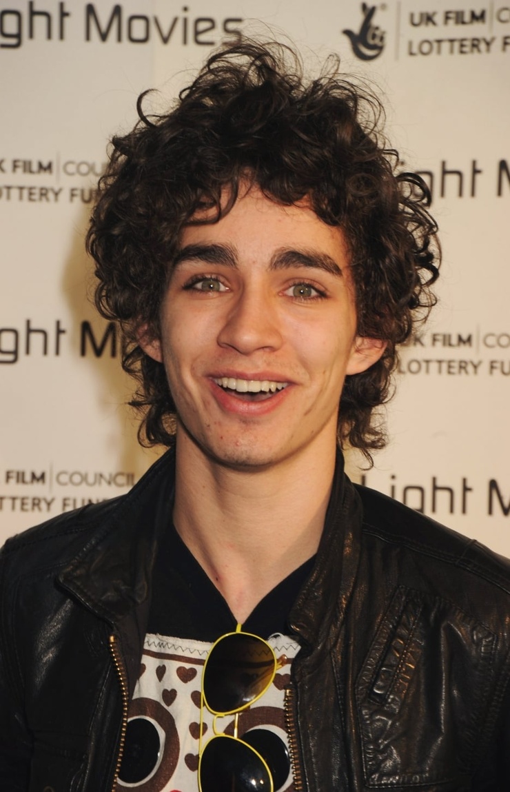 Picture of Robert Sheehan