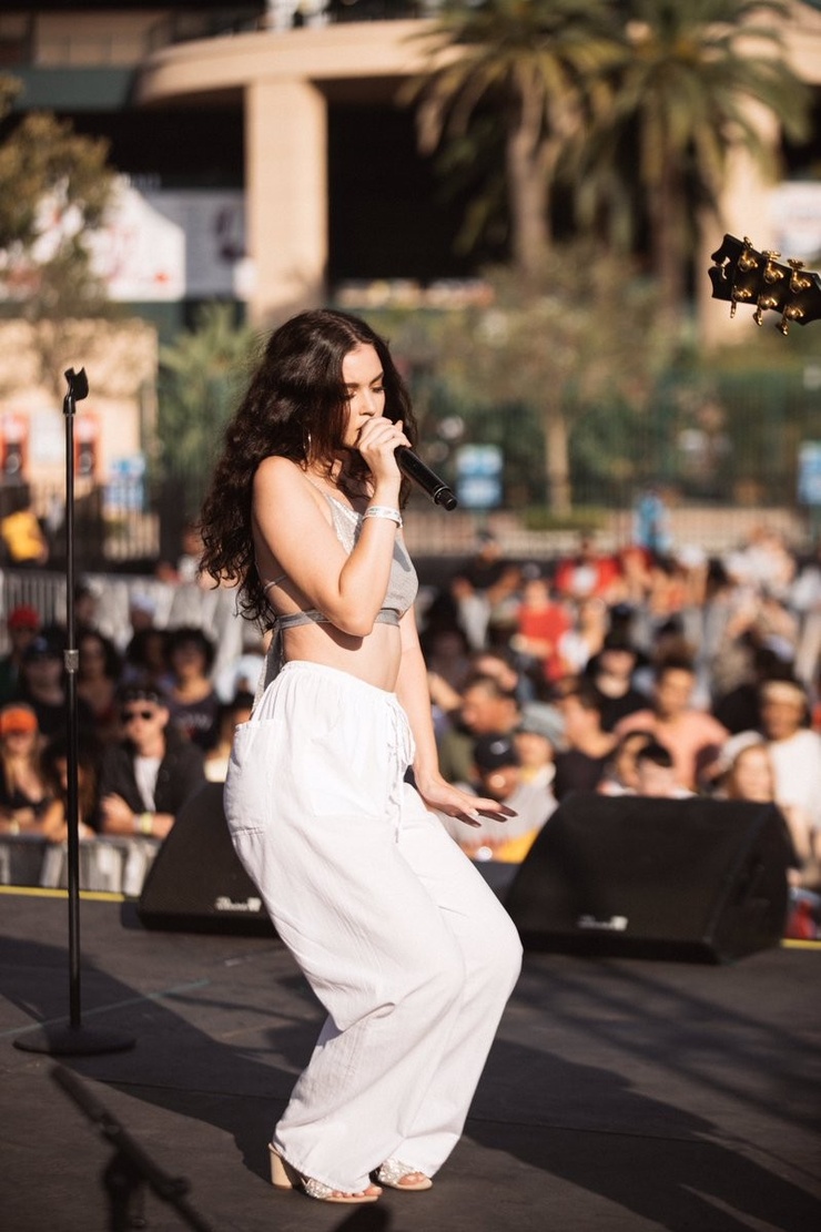 Sabrina Claudio picture