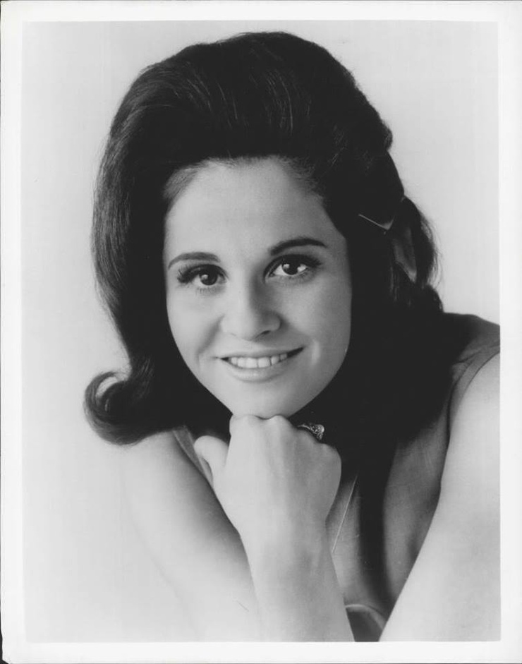 Picture of Lynn Loring