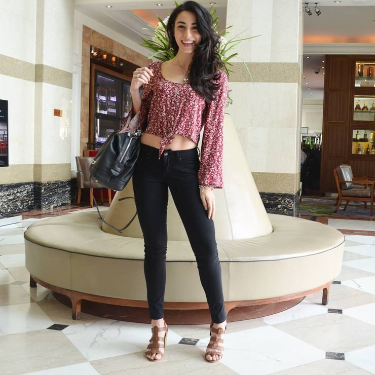 Picture of Danielle Robertson