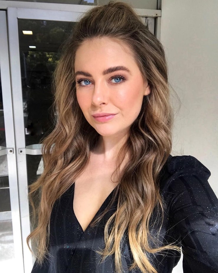 April Rose Pengilly image