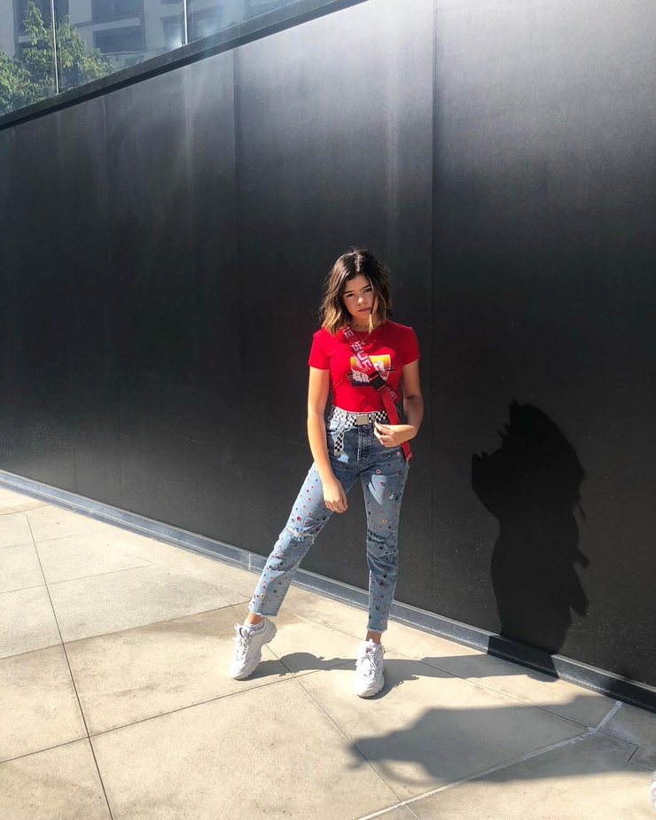 Addison Riecke image