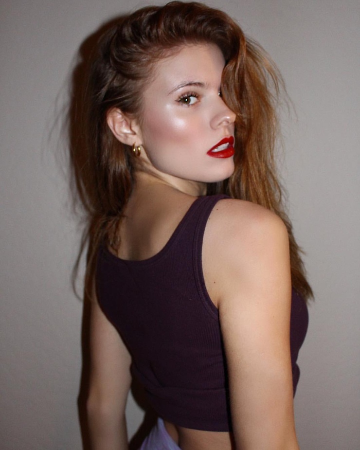 Picture of Elley V Peart