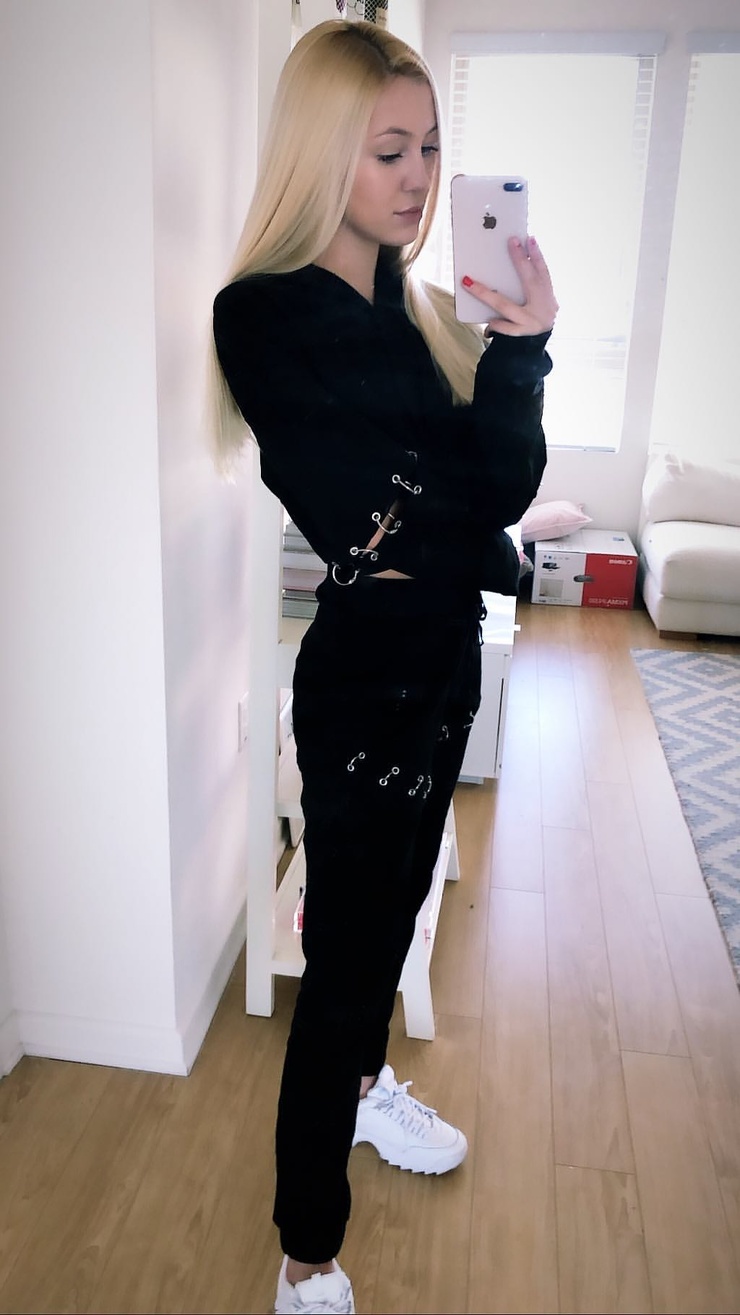 Picture of Ava Sambora