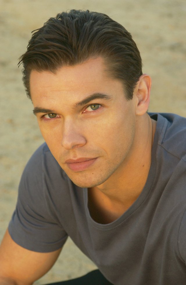 Paul Telfer picture