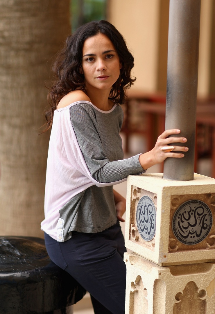 Image of Alice Braga