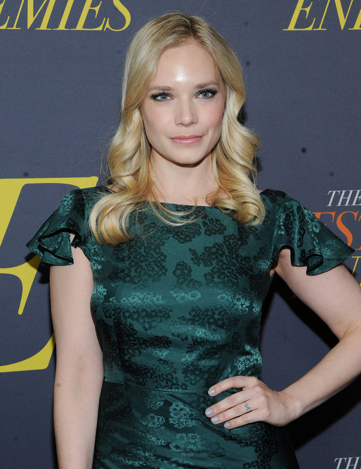 Caitlin Mehner picture