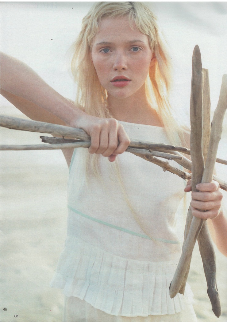 Grazia Italy 8 June 1999/Sanja Scans