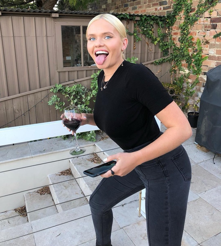 Image of Alli Simpson